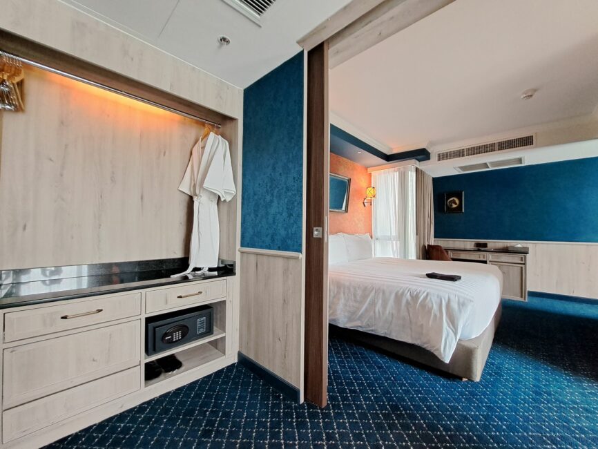 Saloon Coach - The Coach Hotel Bangkok