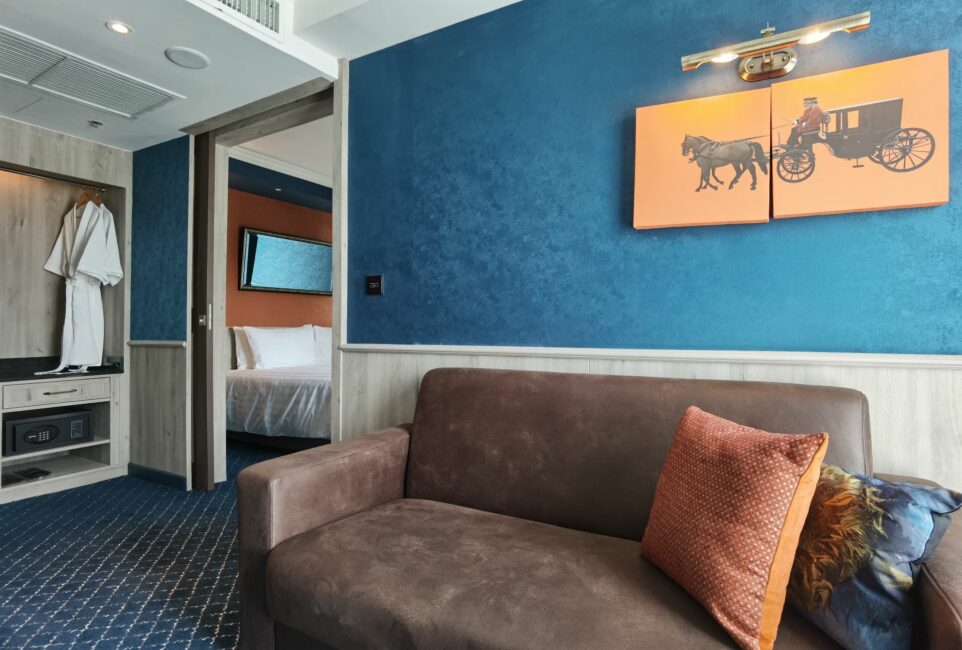 Saloon Coach - The Coach Hotel Bangkok